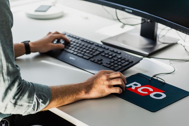 Vi tillverkar och säljer tjänster och produkter inom passersystem och ...